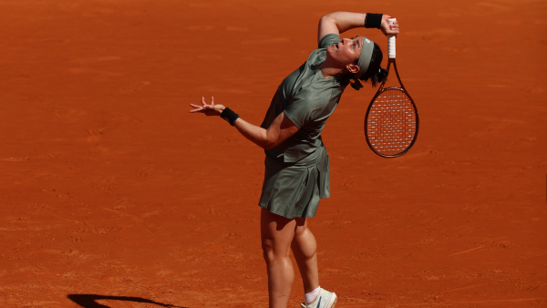 Ons Jabeur gra w tenisa razem z ASICS